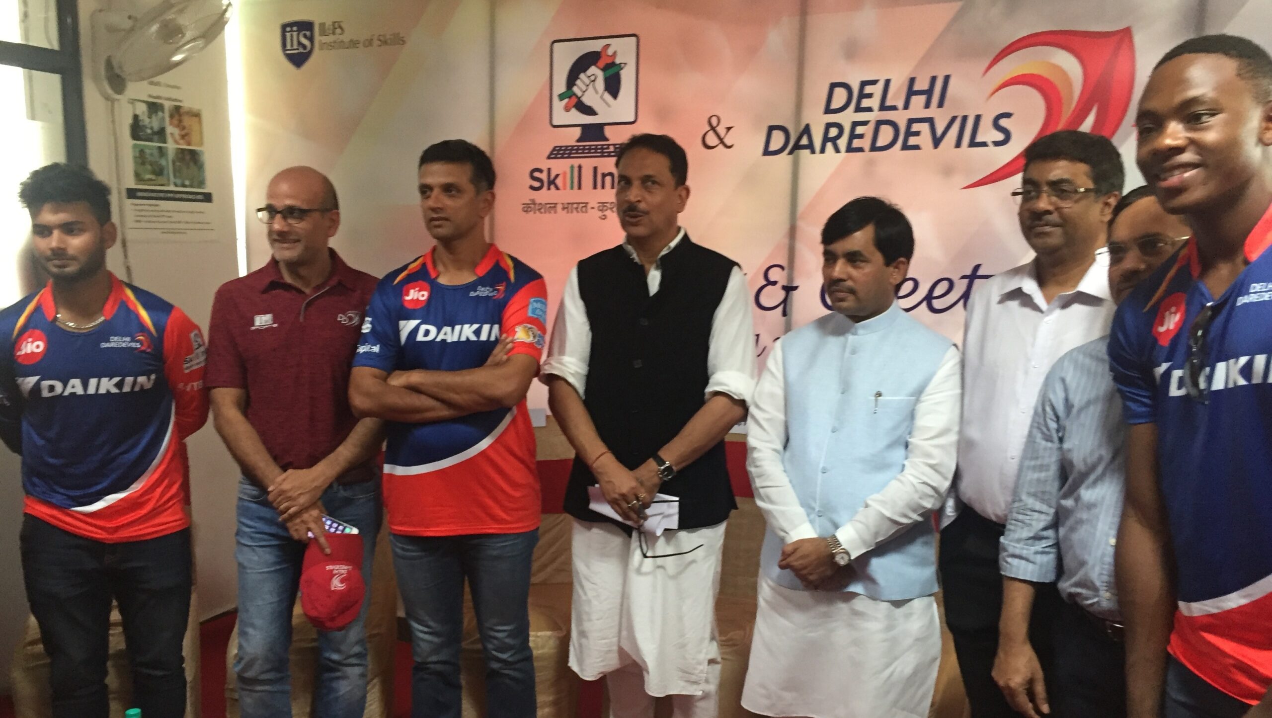 Skill India candidates gets felicitated by Delhi Daredevils team